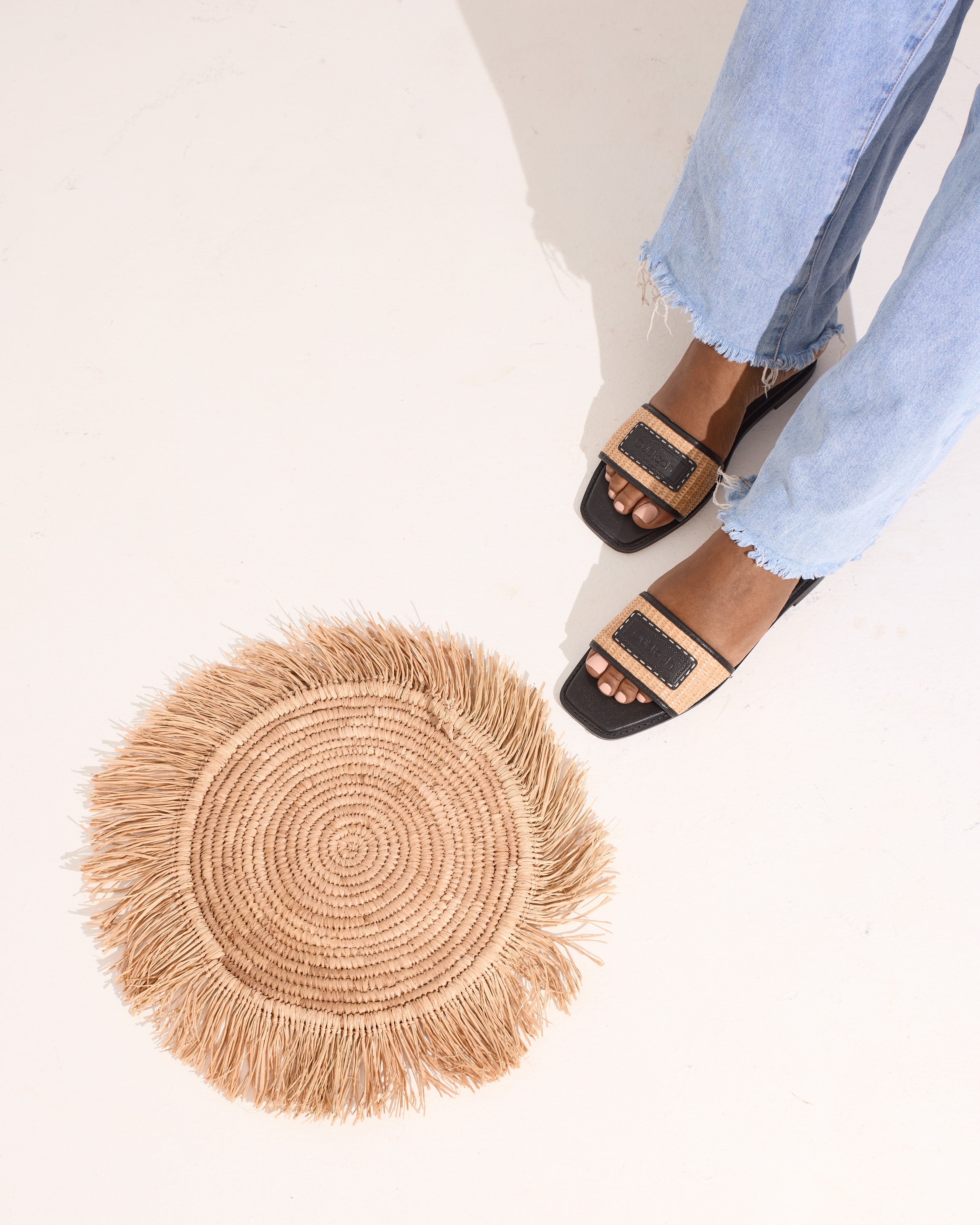 RAFIA SLIDES IN BLACK