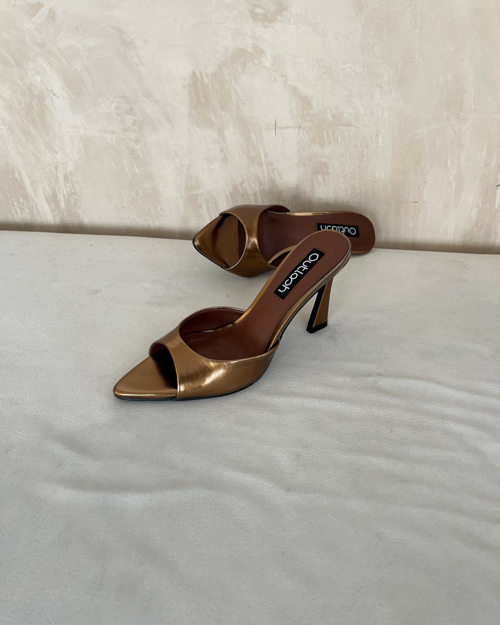 SHOP OUTLASH