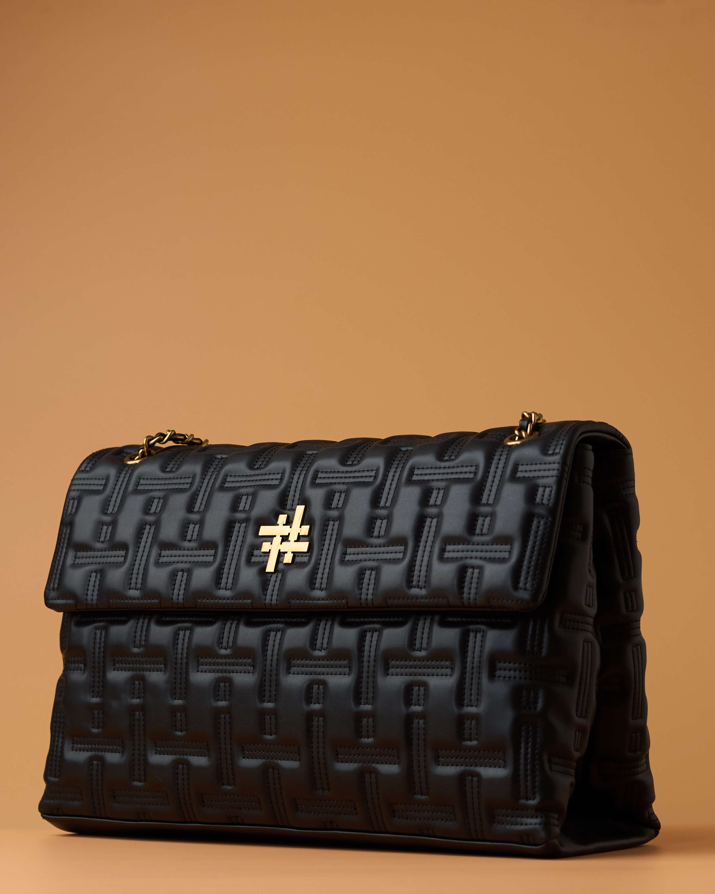 ZOYA FLAP BAG IN BLACK (XL) – SHOP OUTLASH